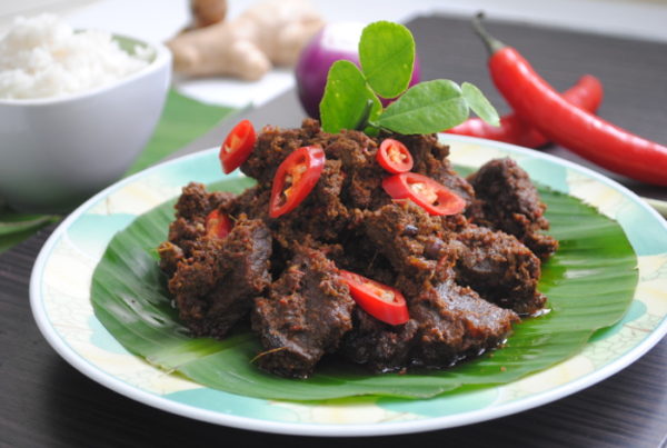 Beef Rendang Recipe (How to make authentic Indonesian Rendang)